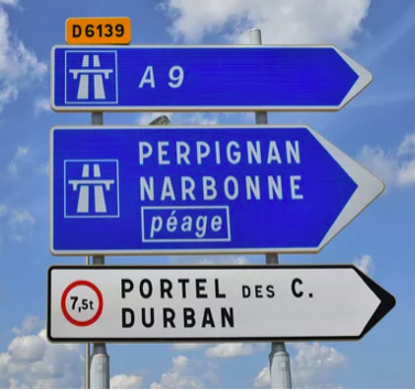 Tout savoir sur les Panneaux de Signalisation de Direction